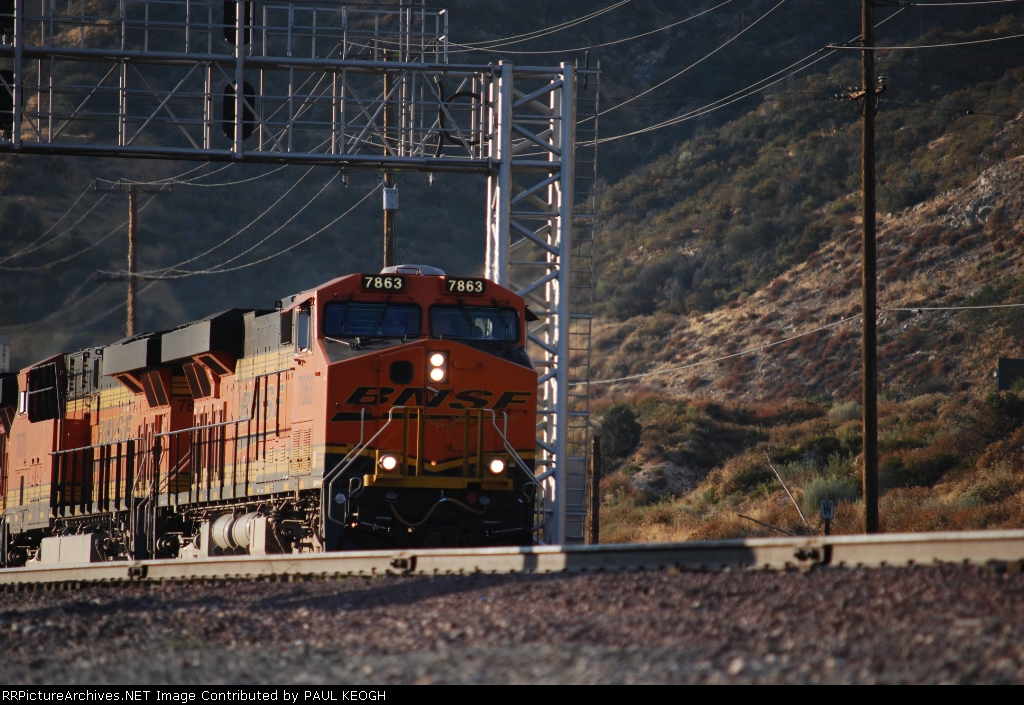 BNSF 7863 decends on Main 2 after negotiating Sullivans Curve towards San Bernardino, Ca.